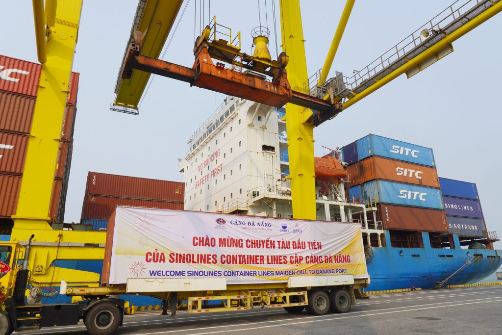 Cảng Đà Nẵng chào đón chuyến tàu container đầu tiên của hãng tàu ...