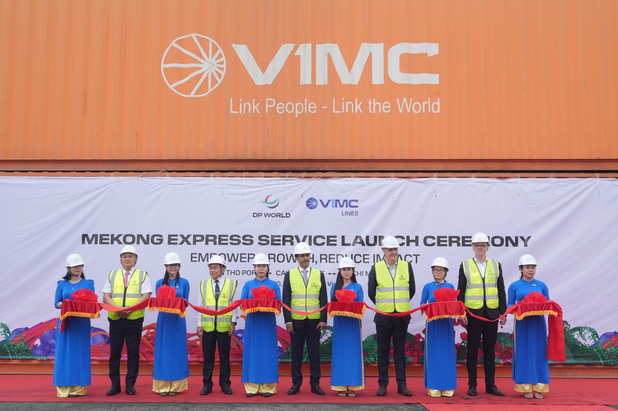 VIMC Lines bắt tay DP World khai trương tuyến Mekong Express.
