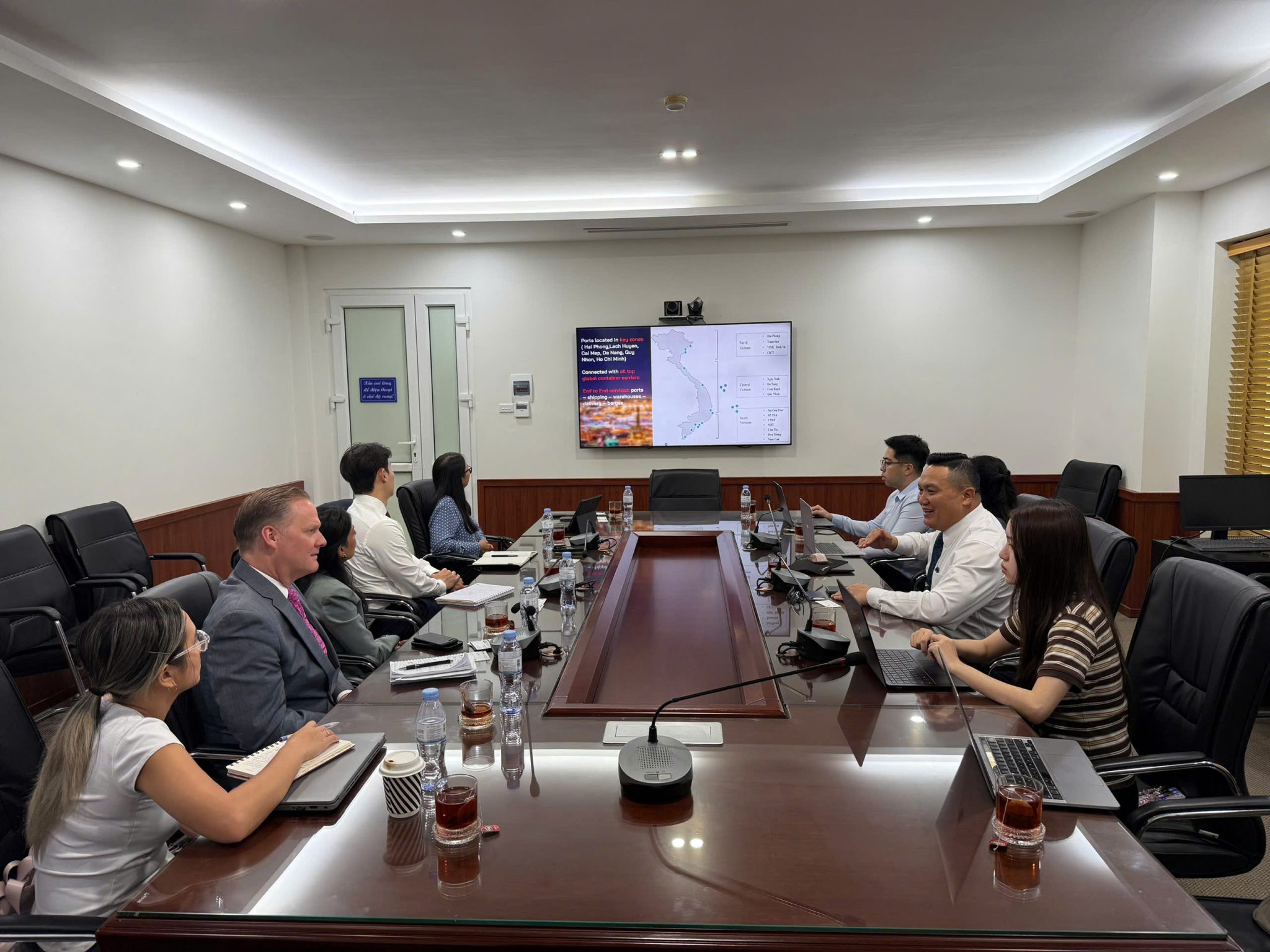 VIMC gặp mặt và làm việc cùng đoàn công tác Exim Bank US